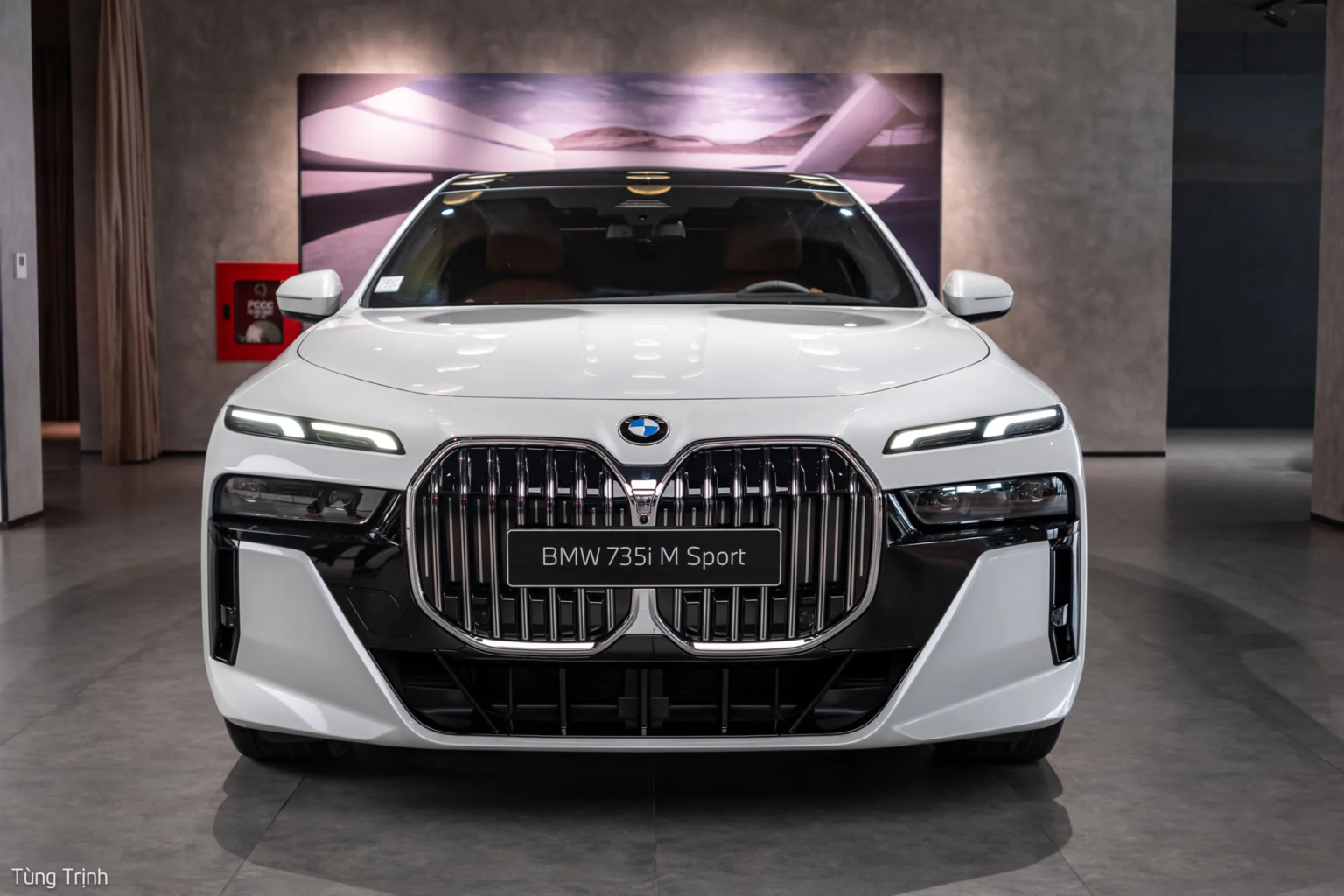 Giá xe BMW 735i M sport G70 hôm nay