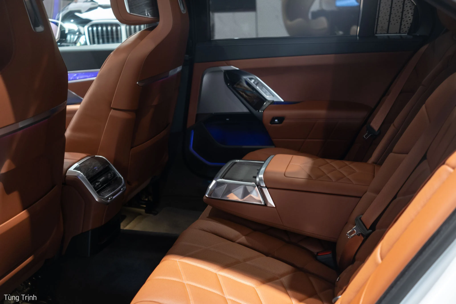 Giá xe BMW 735i M sport G70 hôm nay